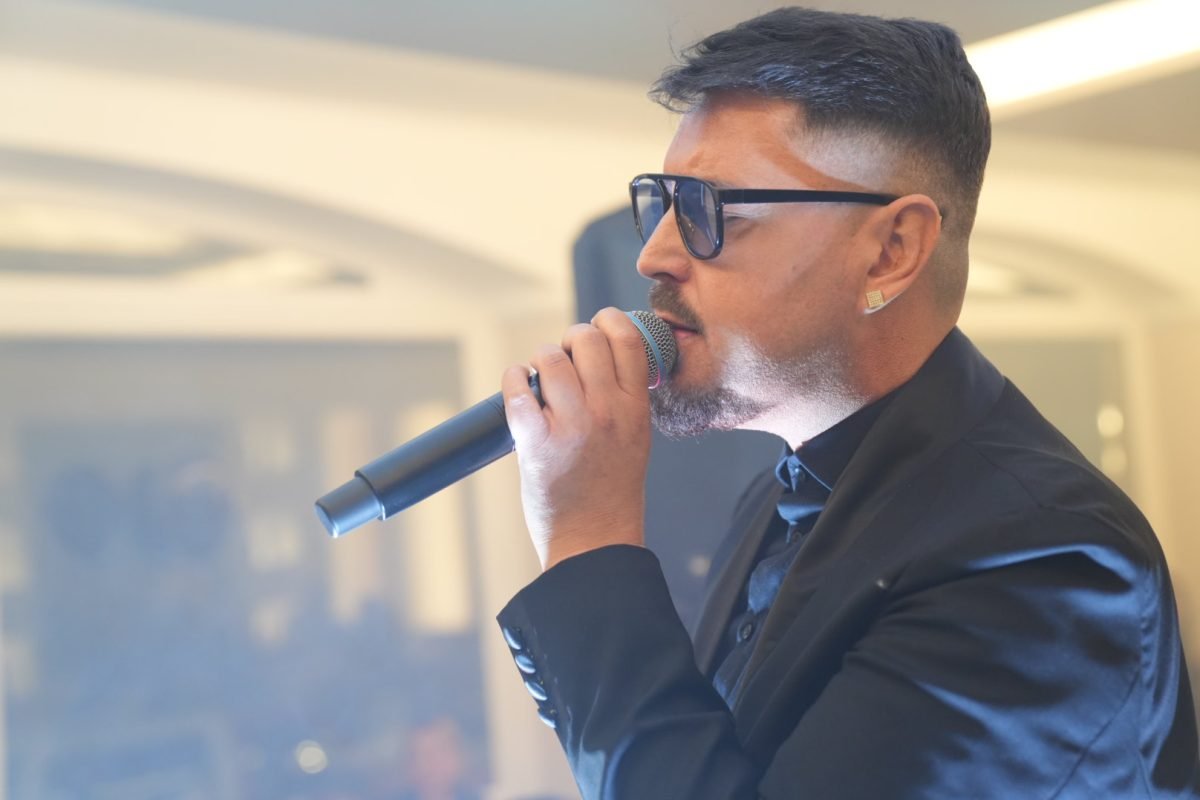 Il cantante Raffaello festeggia i suoi primi 35 anni